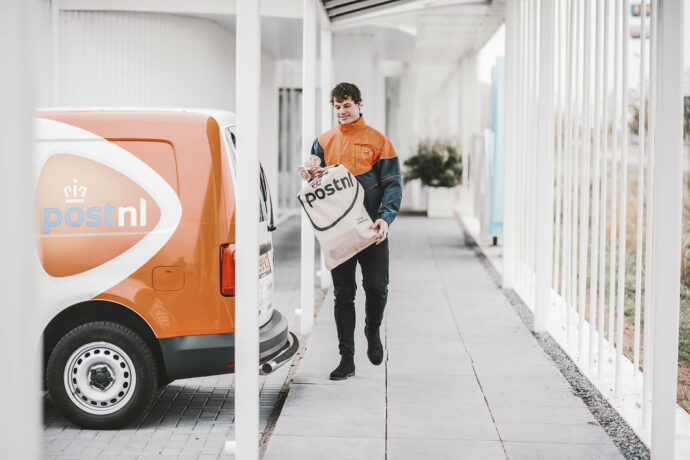 Send parcels with your favourite shipping carrier - MyParcel